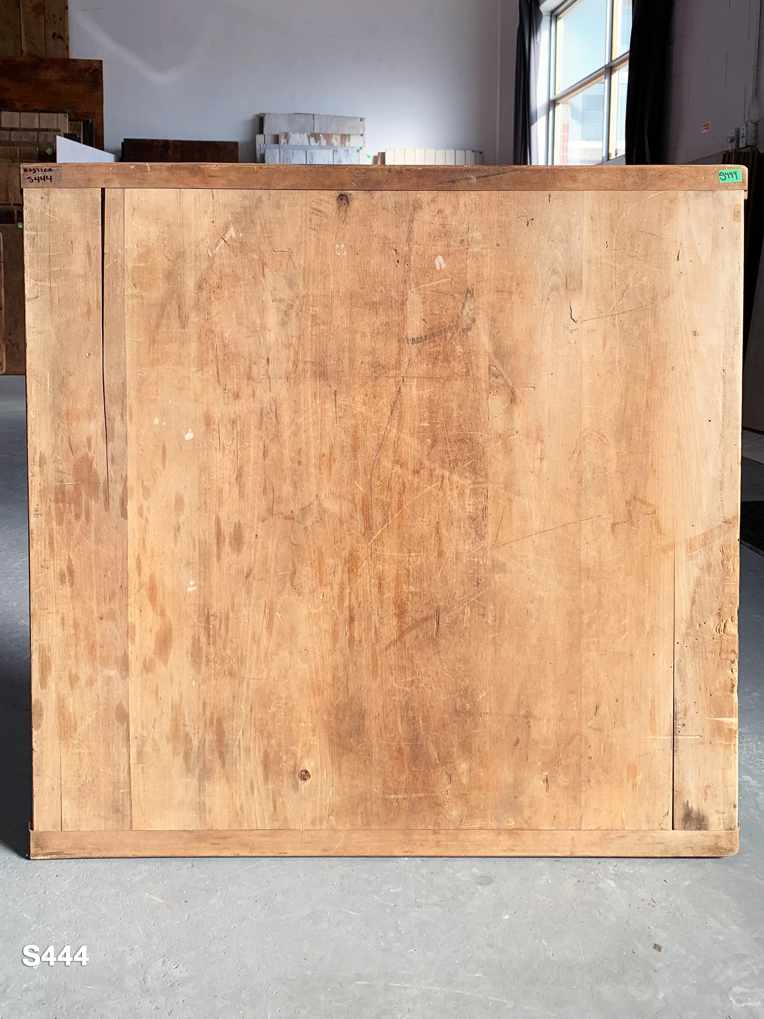 S444 | Rustica Tabletop