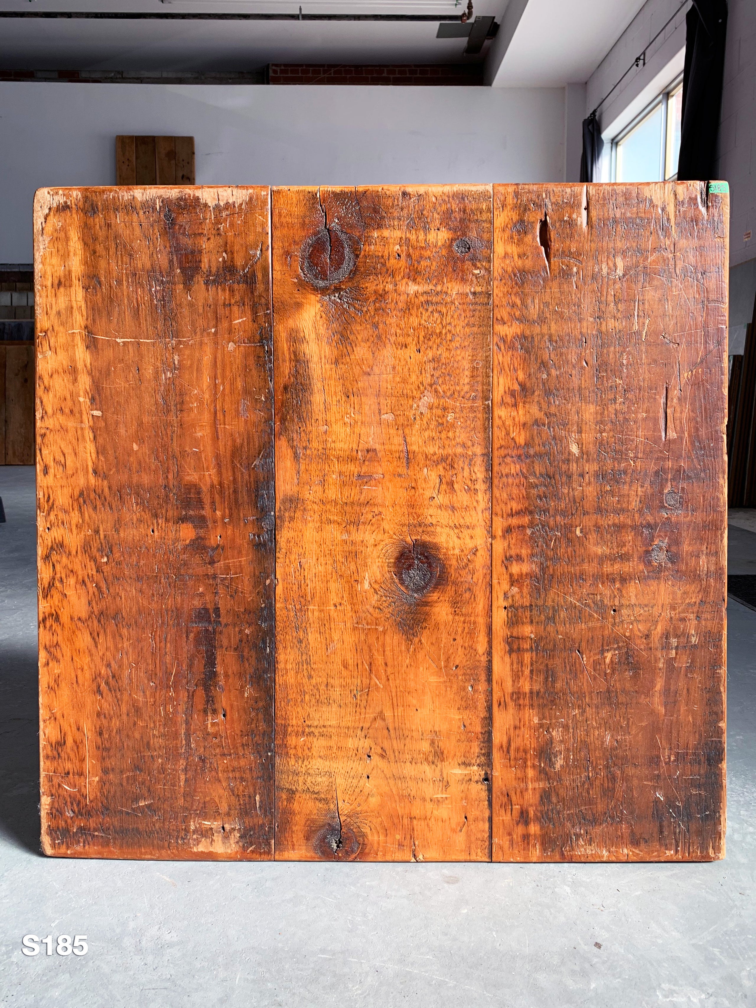 S185 | Rustica Tabletop